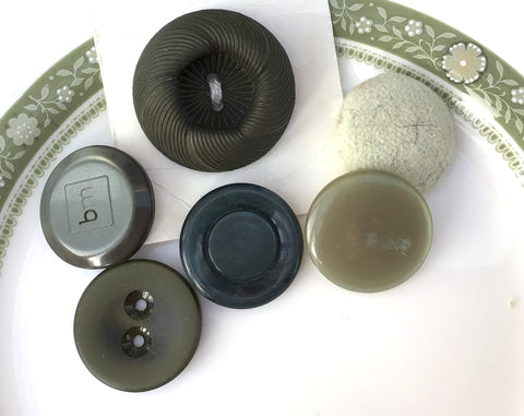 Vintage 75g Assortment 2 Green Buttons – Smart as a button